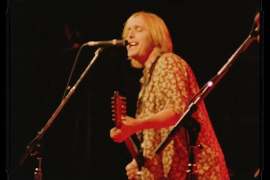トム・ぺティ＆ザ・ハートブレイカーズ、『Live at The Fillmore 1997』のショート・フィルム初公開 | NEWS ...